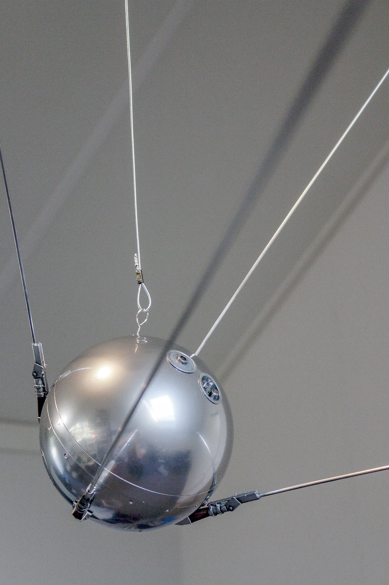 Sputnik-1 scale model - Onnozone