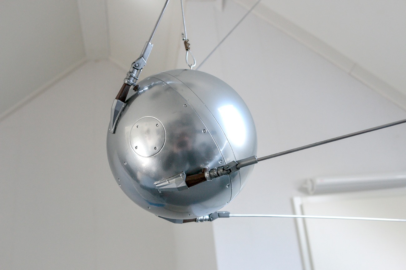 Sputnik-1 scale model - Onnozone